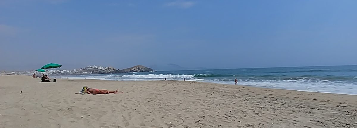 Punta Negra Peru - Surfen, Baden, Hohe Wellen und Strandurlaub