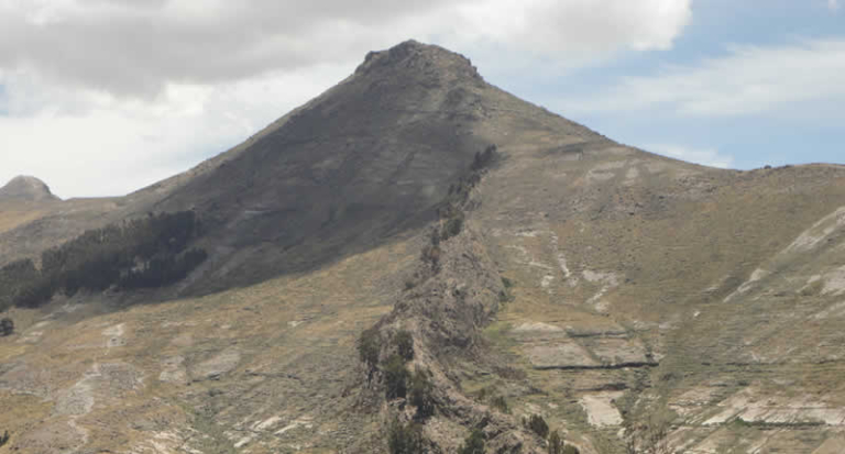 Cerro Asiru Phatjata: Cerro Serpiente, Fortaleza Wich’inqhala